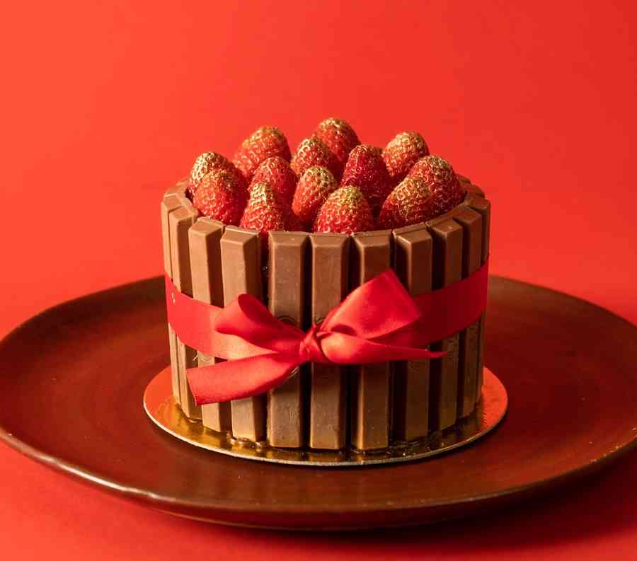 Mini Torta Torta KitKat com Morangos Dourados | Boníssima Raja